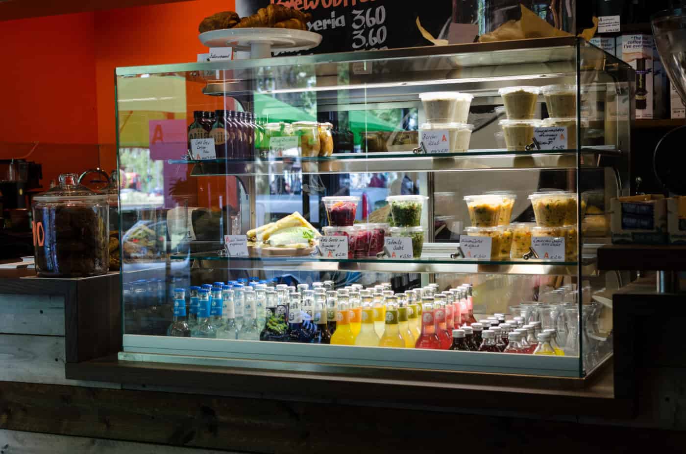 Design Thinking Behind Frankfurt's Aniis Cafe