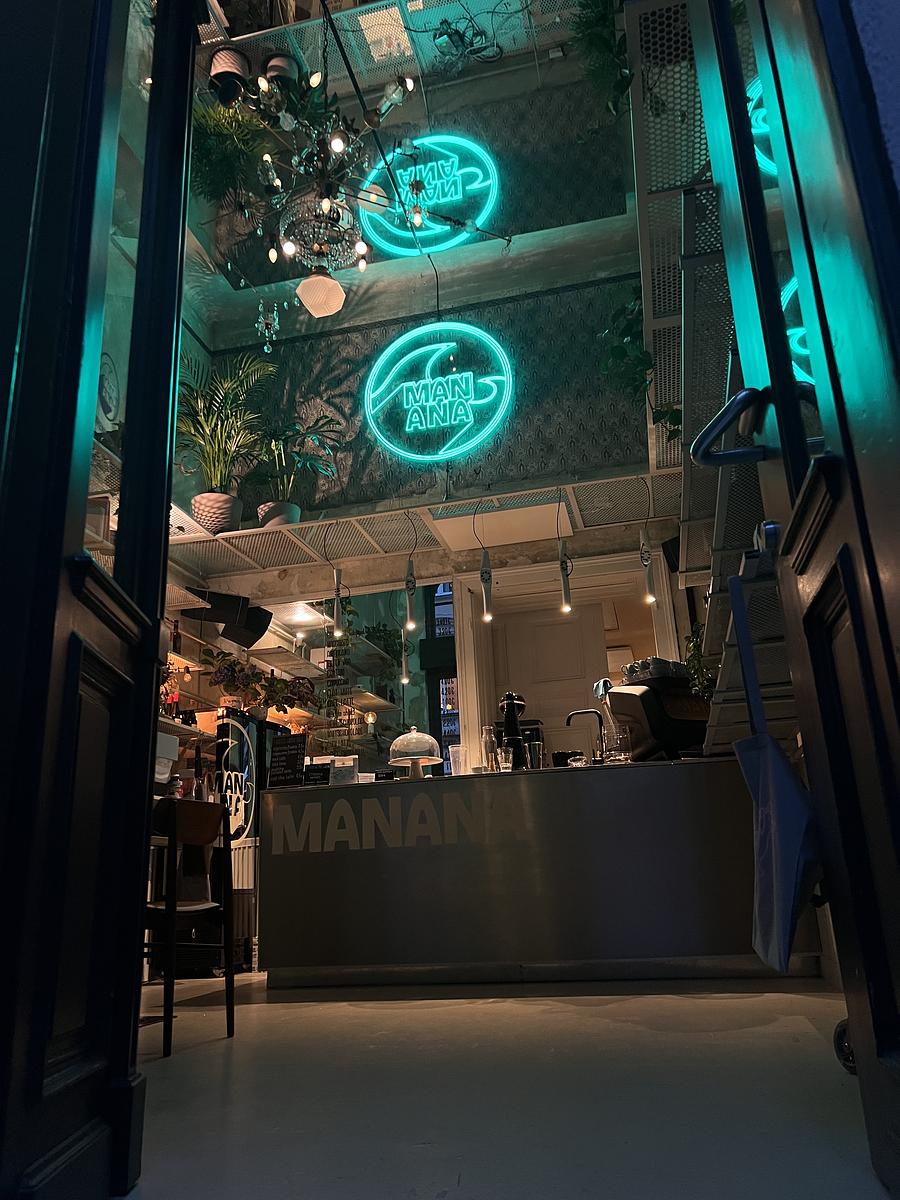 MANANA cafẽ - Vienna, Austria | European Coffee Trip