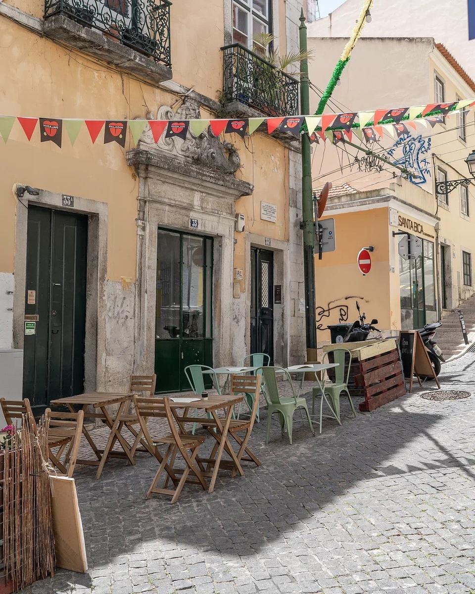 Flat Cafe - Lisbon, Portugal | European Coffee Trip